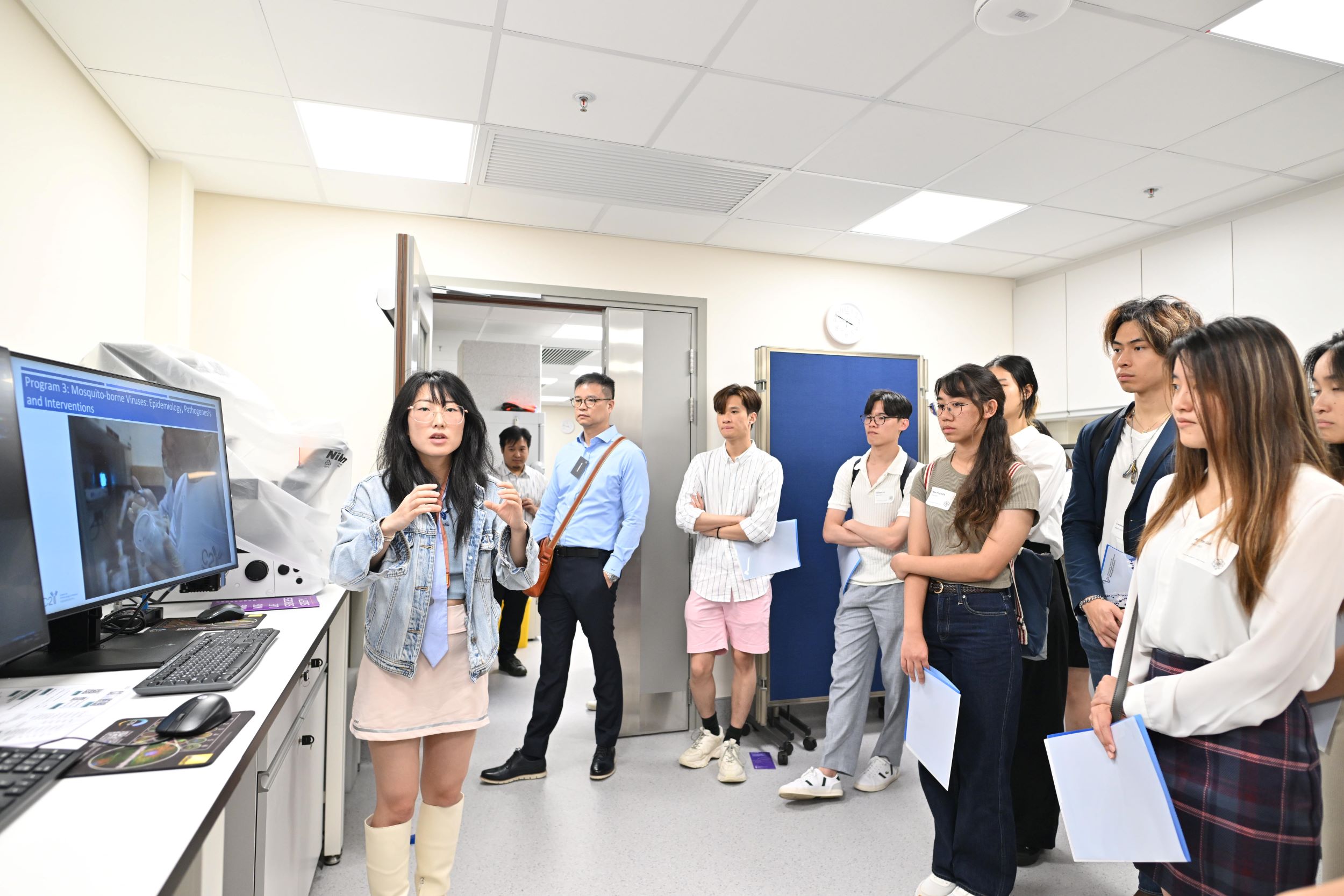 Summer Internship Program 2023: Visit to Research Centers under InnoHK at HKSTP | HKLSS